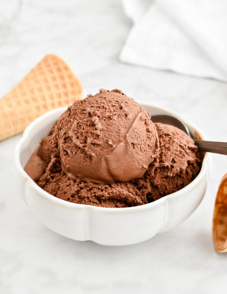 Simple Chocolate Ice Cream - Herbs & Flour